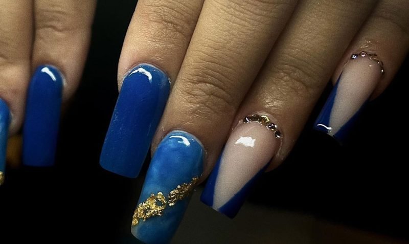 Beautiful Navy Blue and Gold Nail Designs - BlueSmartMia