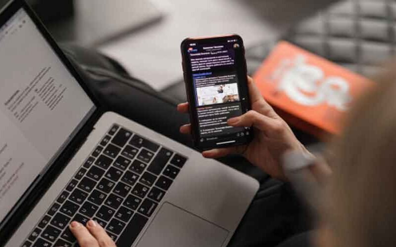 How Mobile Phones Are Making Our Lives Convenient? - BlueSmartMia