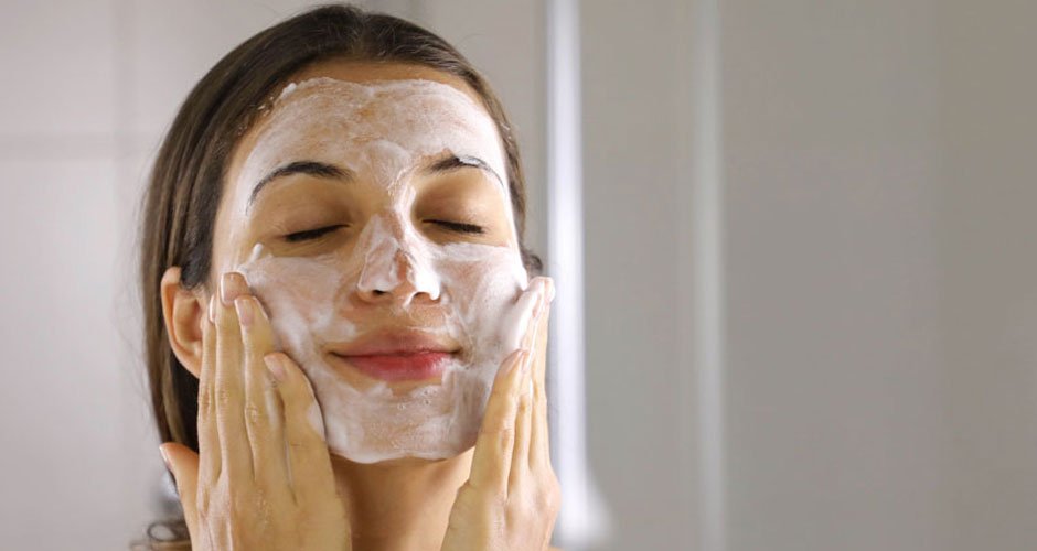 Mastering the Art of Effective Face Cleansing - BlueSmartMia